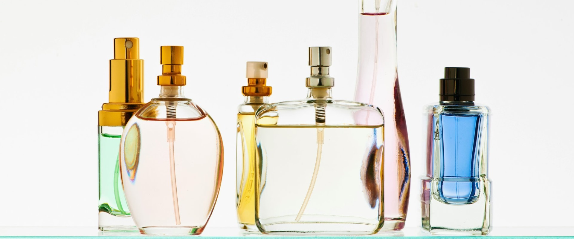 The Truth About Natural vs Synthetic Perfumes: An Expert's Perspective